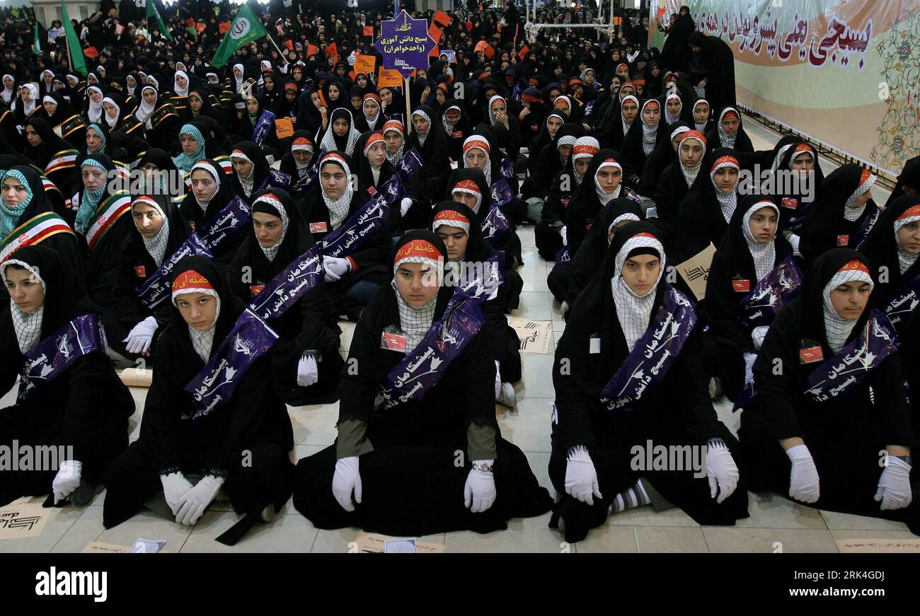 Female militia iran hi-res stock photography and images - Alamy