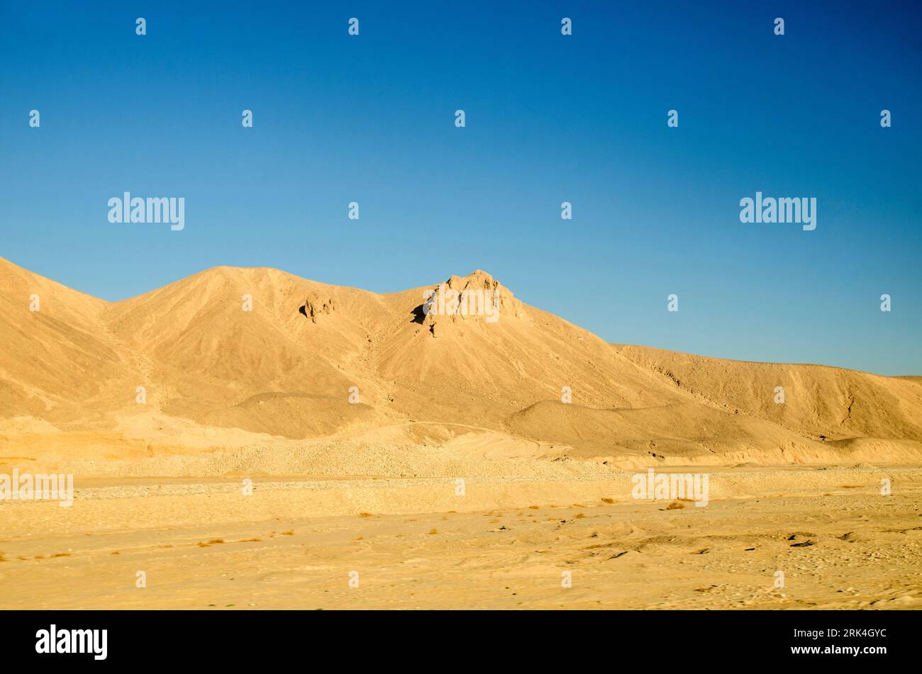 Desert sand hills hi-res stock photography and images - Alamy