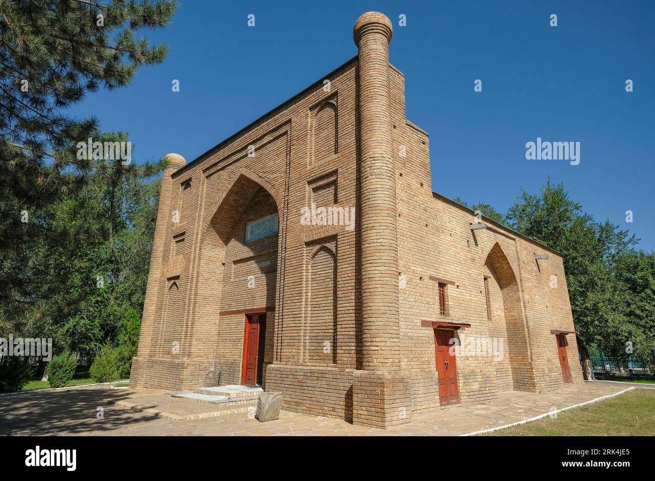Central asian mausoleum hi-res stock photography and images - Alamy