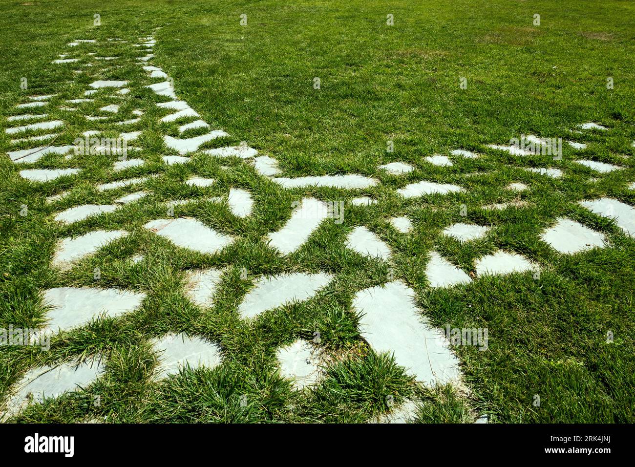 Flagstone garden pathway hi-res stock photography and images - Alamy
