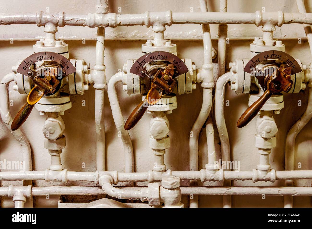 Vintage hydraulic valves and pipes close up Stock Photo - Alamy