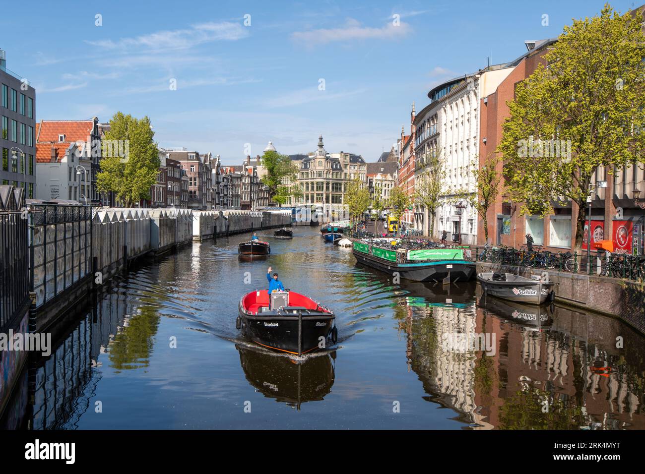 Canal houses bikes boats hi-res stock photography and images - Alamy