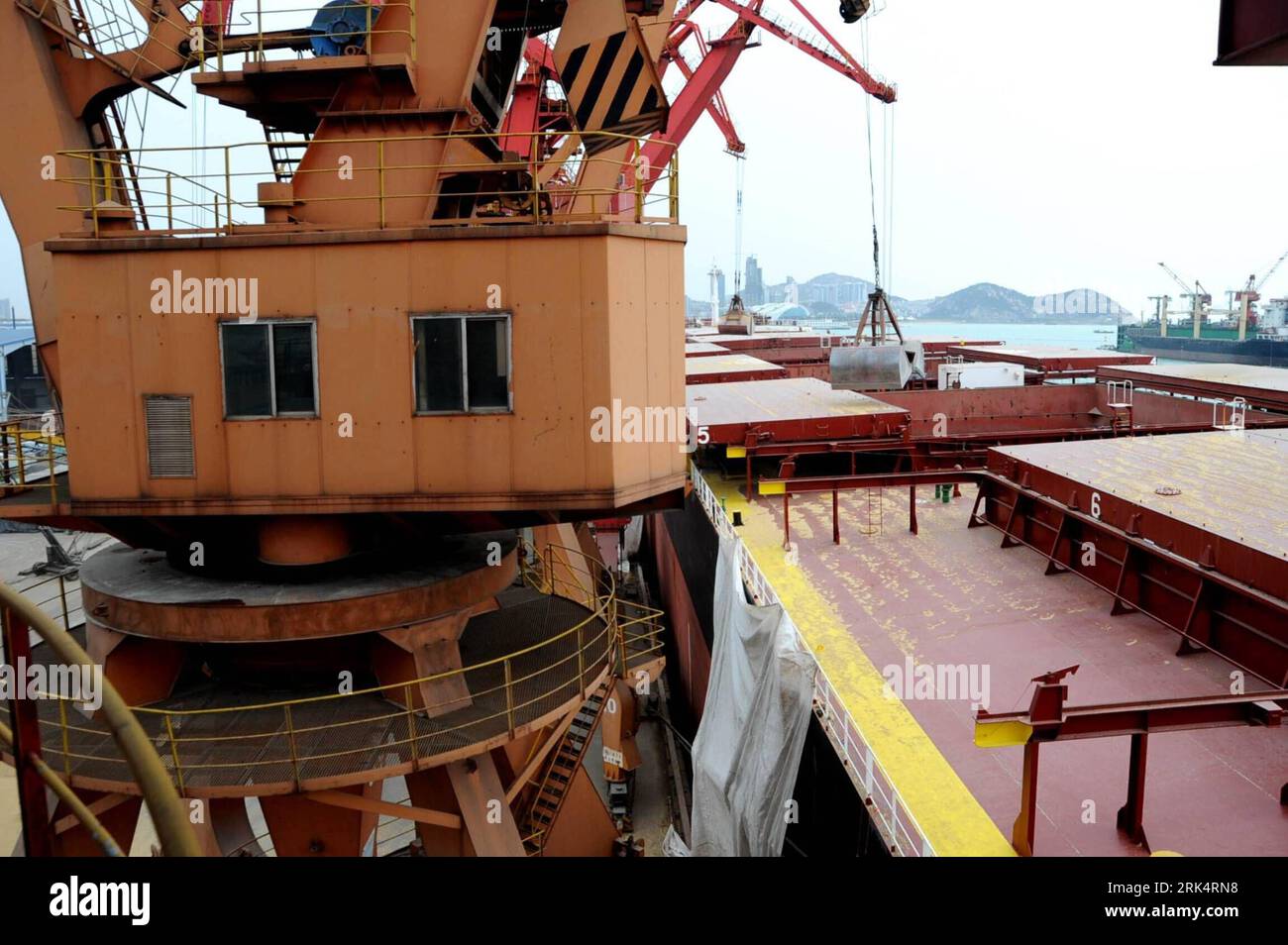 Break bulk vessel hi-res stock photography and images - Alamy