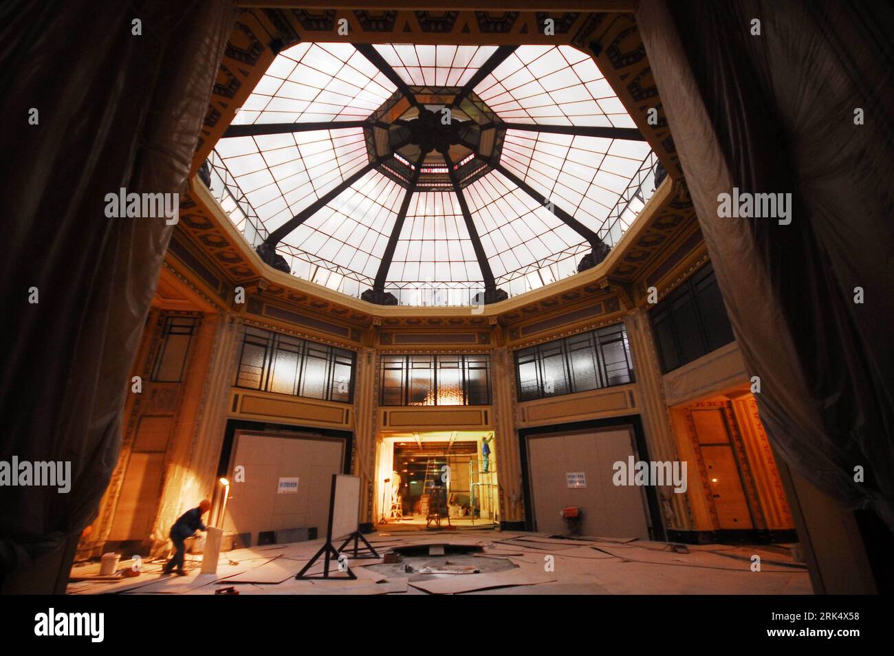 Welcome to the hub hi-res stock photography and images - Alamy