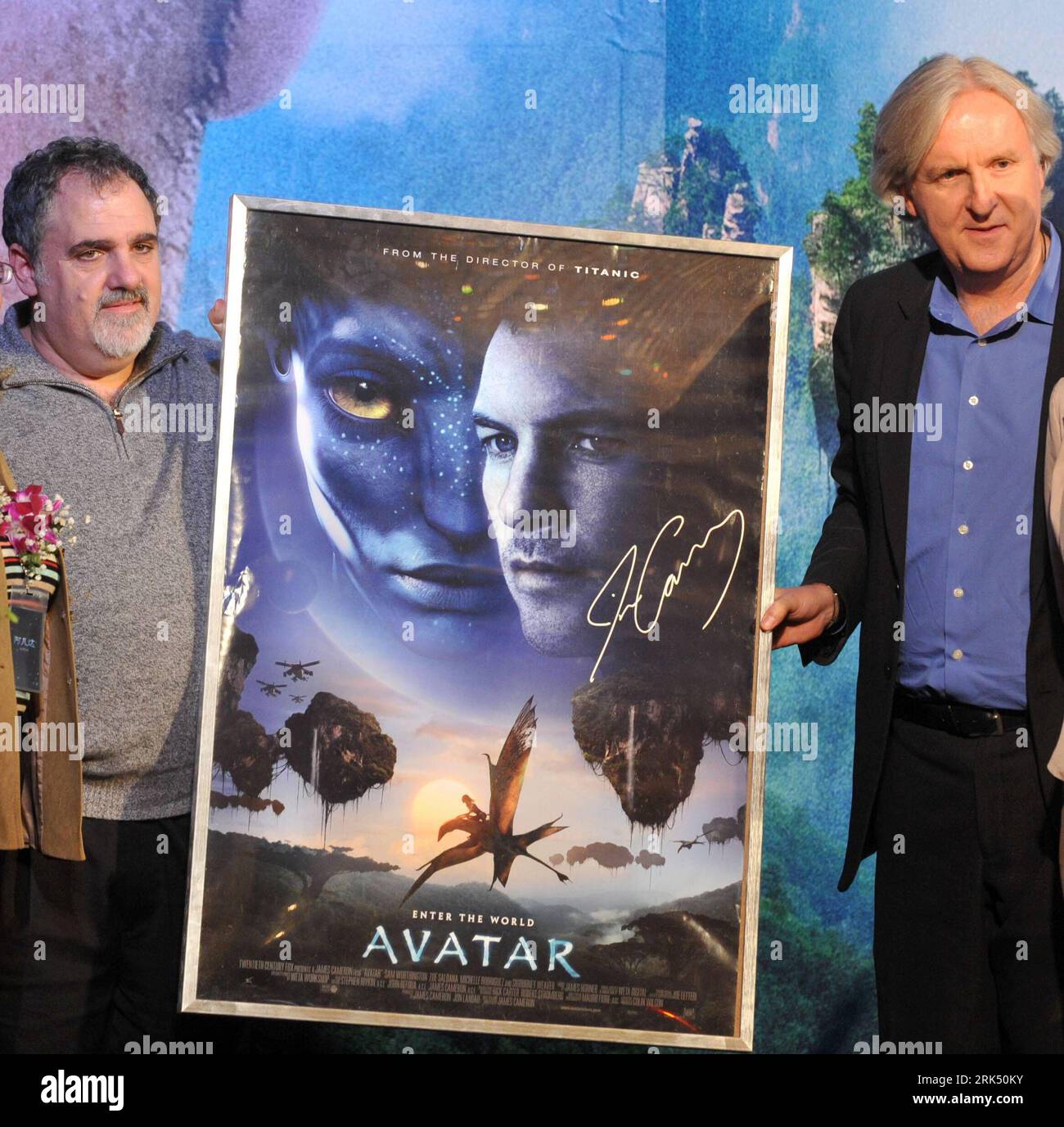 Avatar 2 poster hi-res stock photography and images - Alamy
