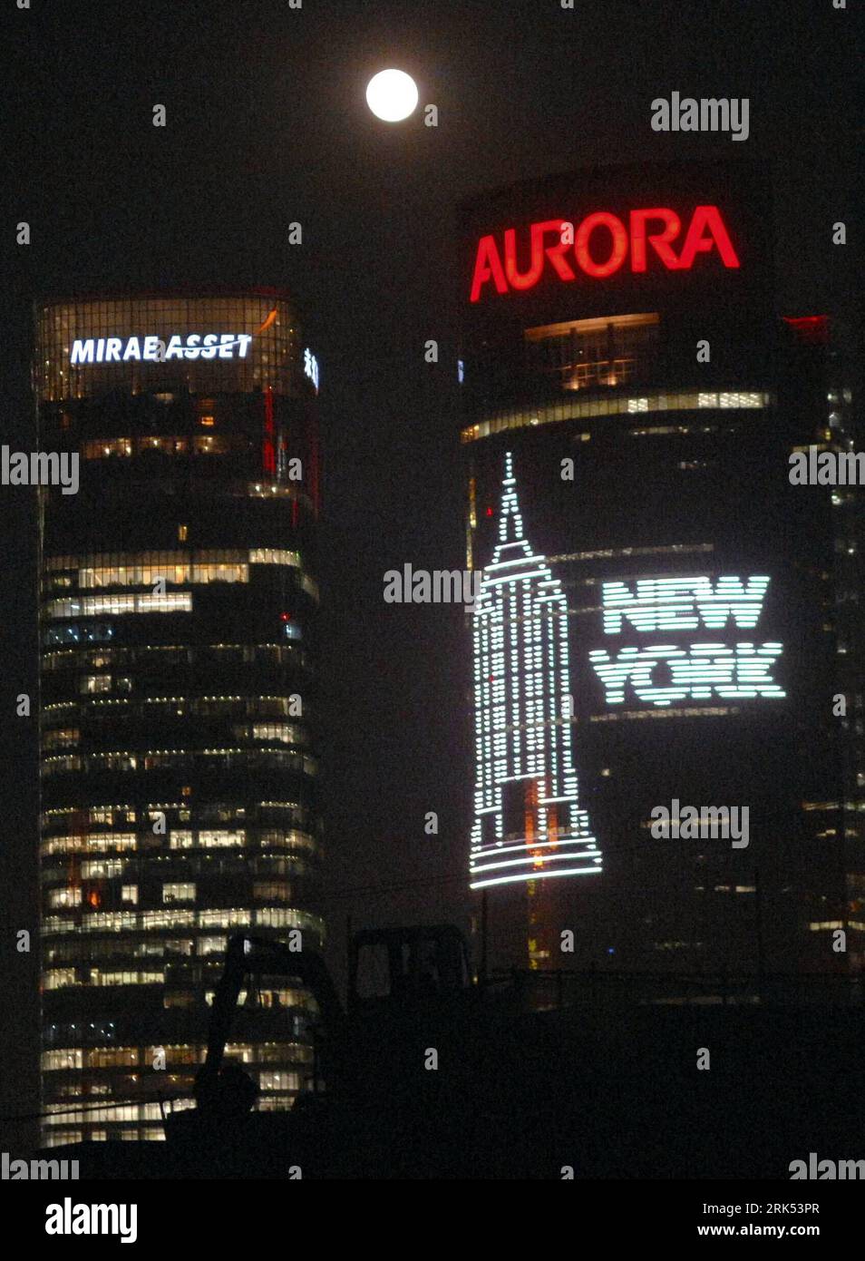 Empire state building shown hi-res stock photography and images - Alamy