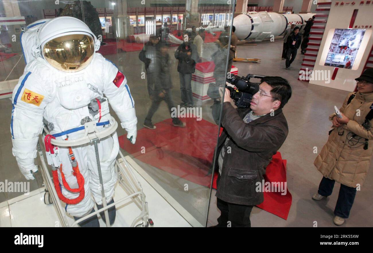 Shenzhou vii hi-res stock photography and images - Alamy