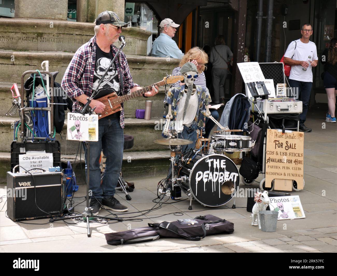 The Deadbeats playing in Winchester Town Centre Stock Photo - Alamy