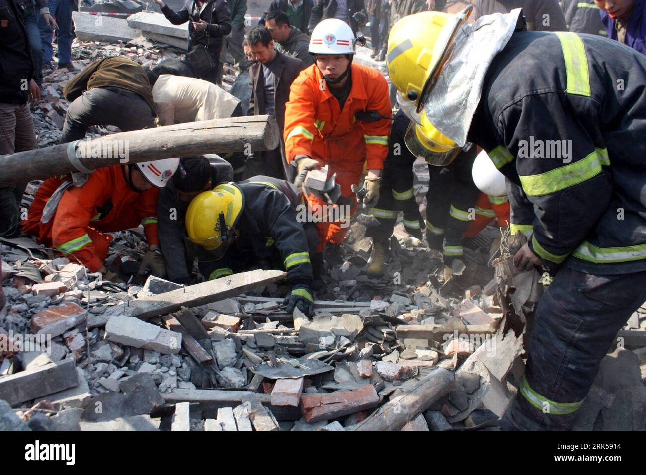 Survivors gas explosion hi-res stock photography and images - Alamy