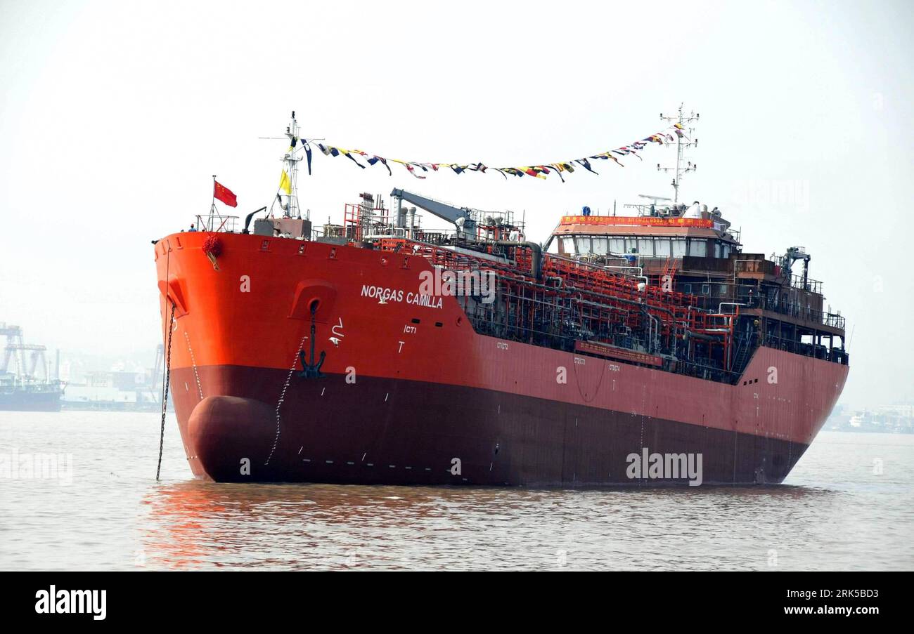 Total width hi-res stock photography and images - Alamy