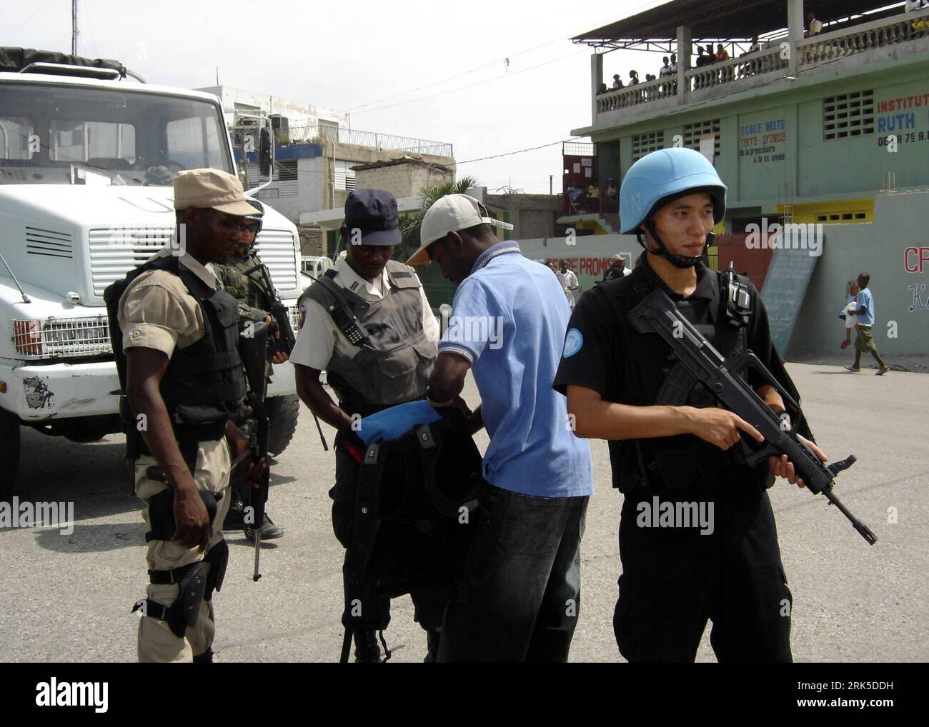 2004 haiti hi-res stock photography and images - Alamy