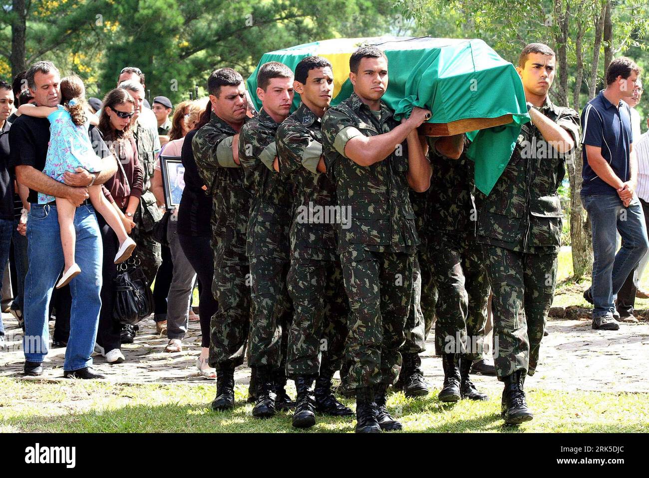 Bildnummer: 53745482 Datum: 22.01.2010 Copyright: imago/Xinhua Soldiers ...