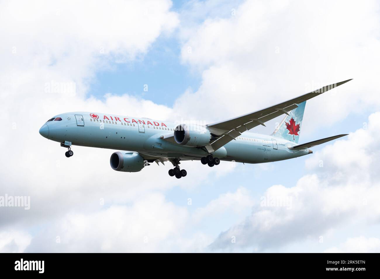 Air Canada Boeing 787-9 Dreamliner jet airliner plane C-FKSV on finals ...