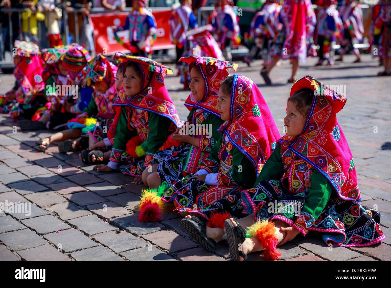 Traditional peruvian attire hi-res stock photography and images - Alamy