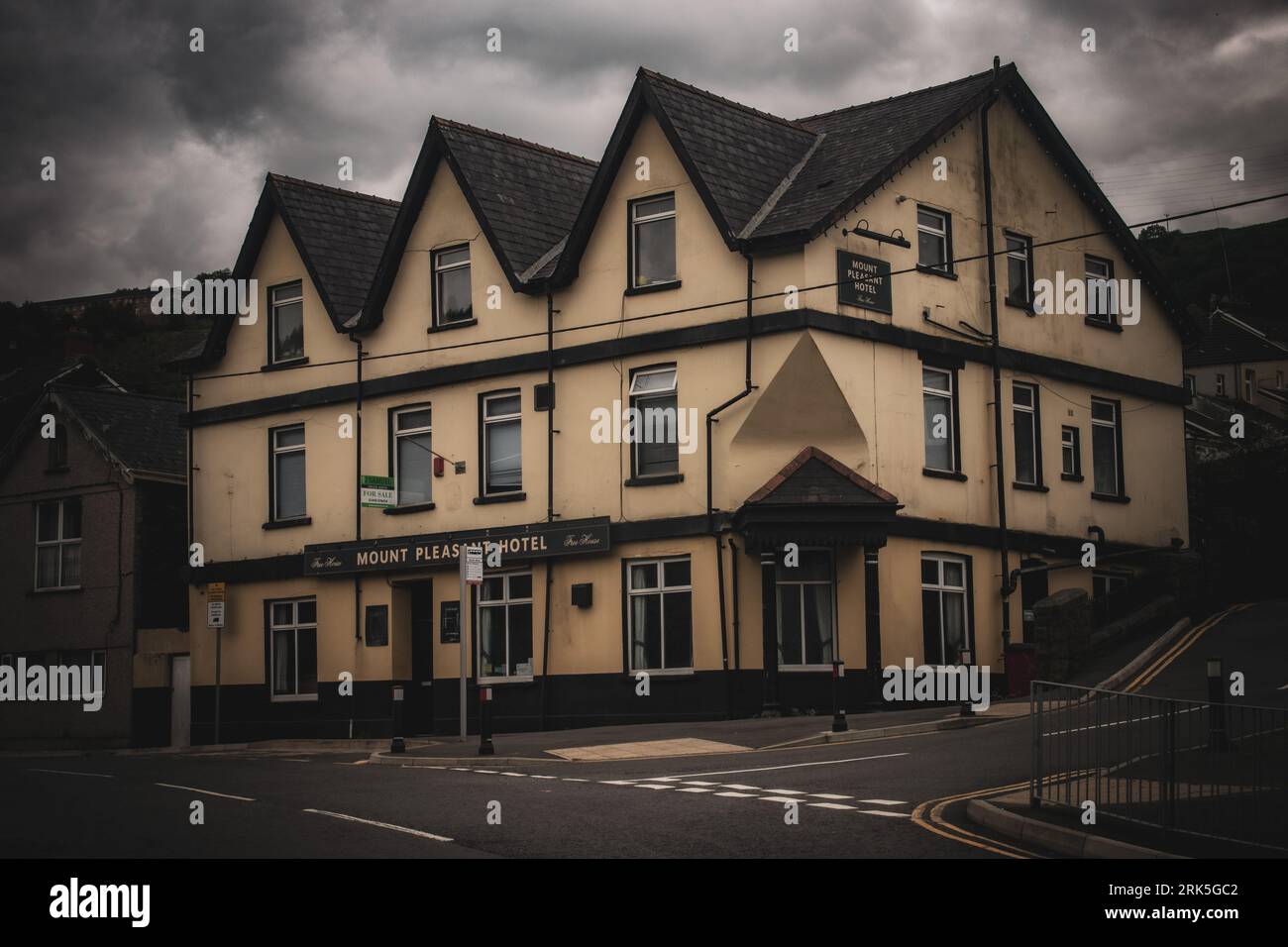 The Mount Pleasant Hotel, Mountain Ash against the gray sky Stock Photo ...
