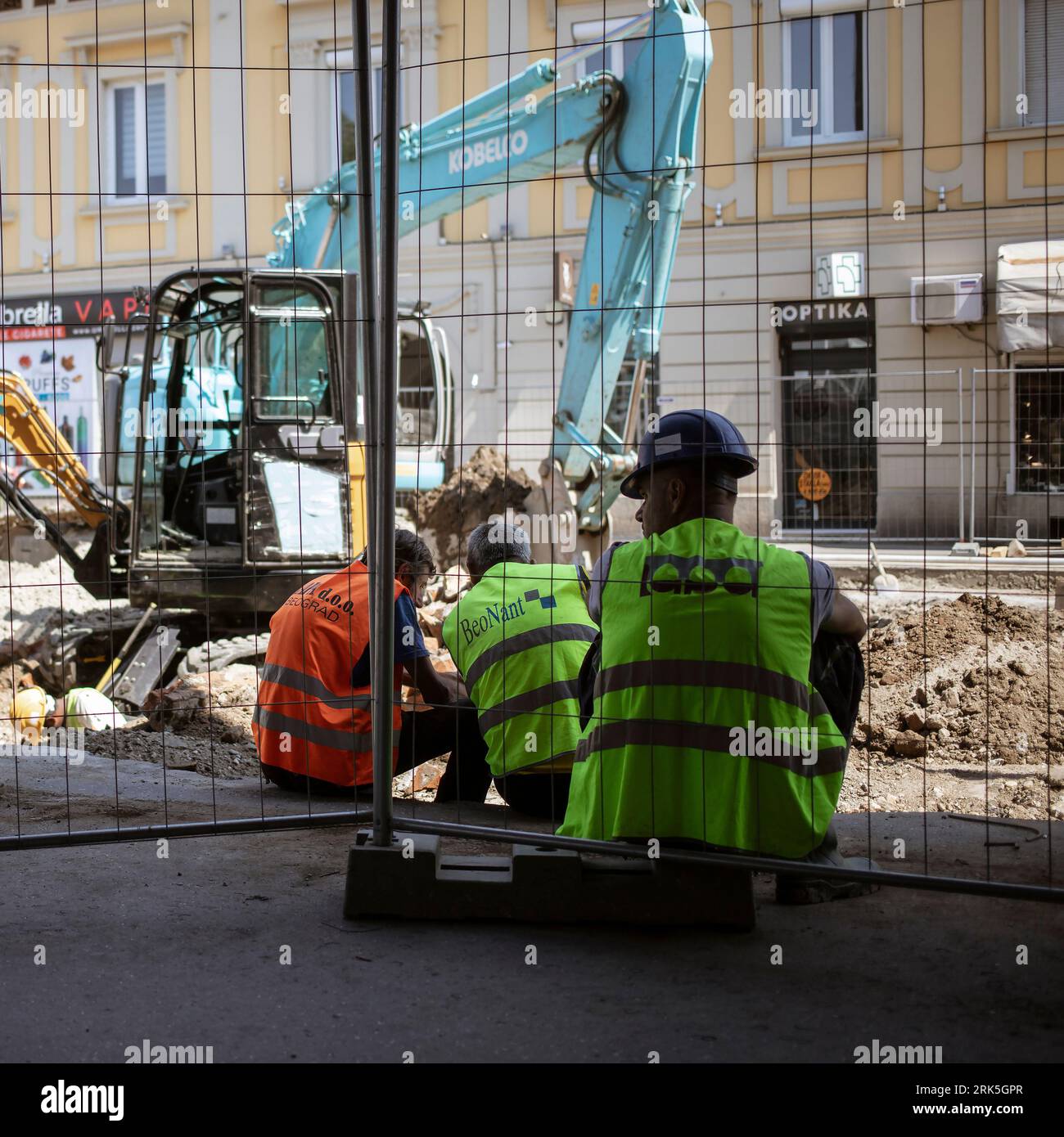 Construction workers on rest break hi-res stock photography and images ...