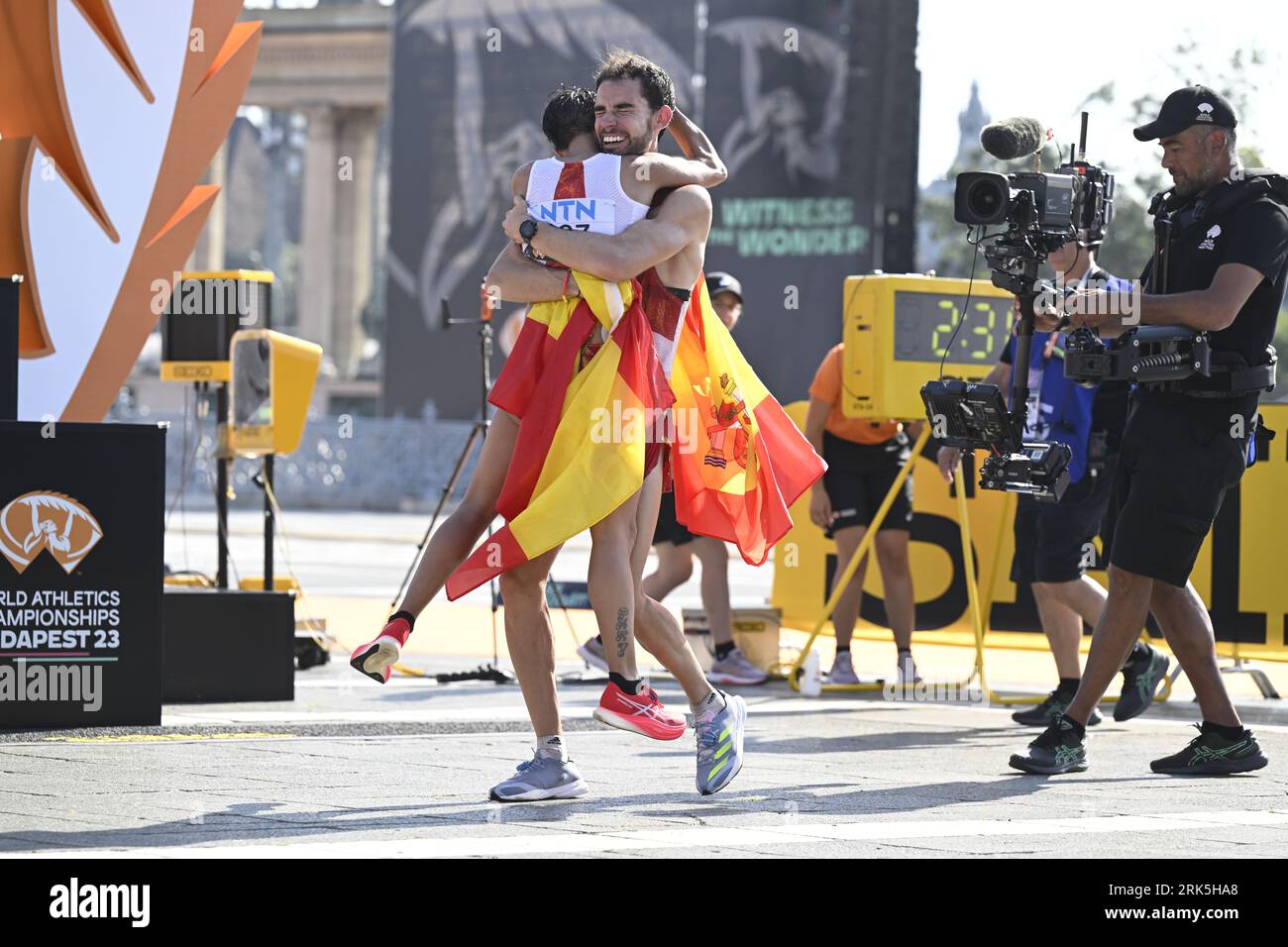 BUDAPEST 20230824Runners Álvaro Martín and Maria Pérez, Spain, at the ...