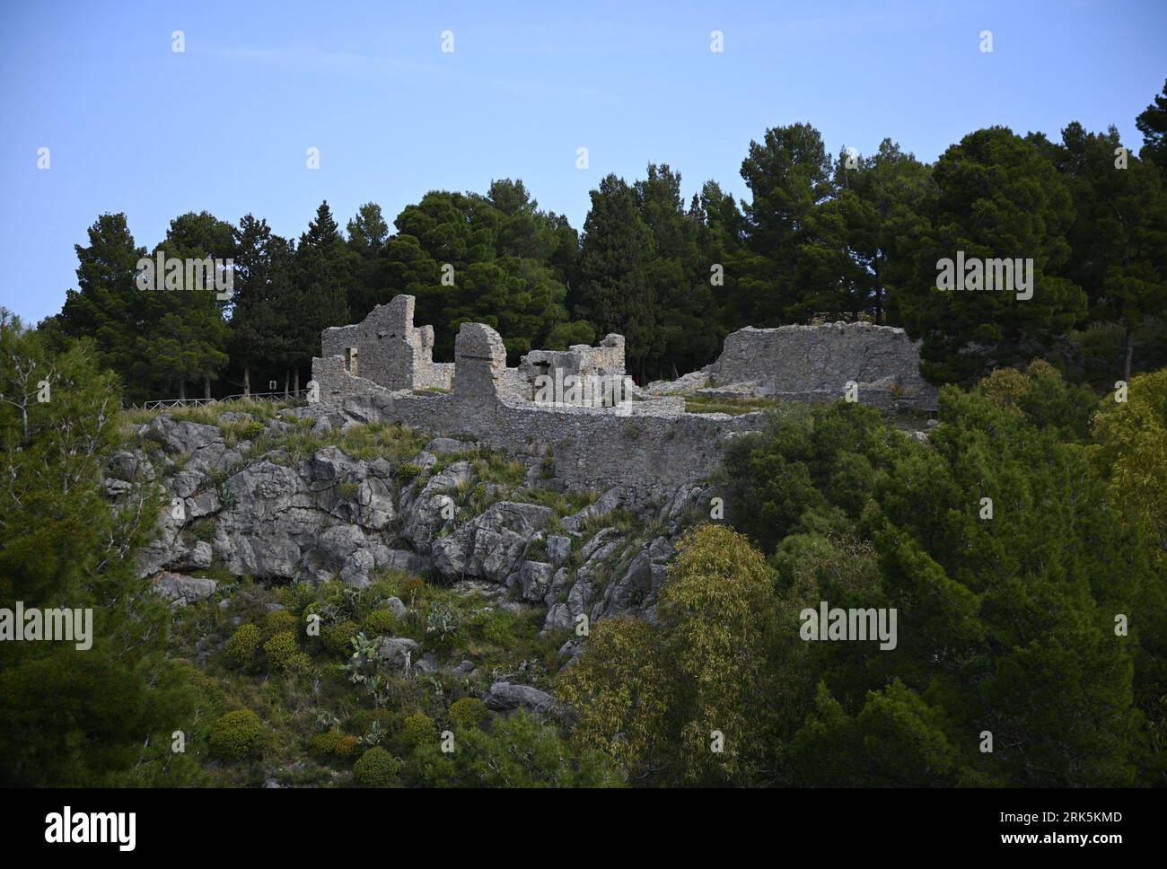 Castello di cefalu hi-res stock photography and images - Alamy