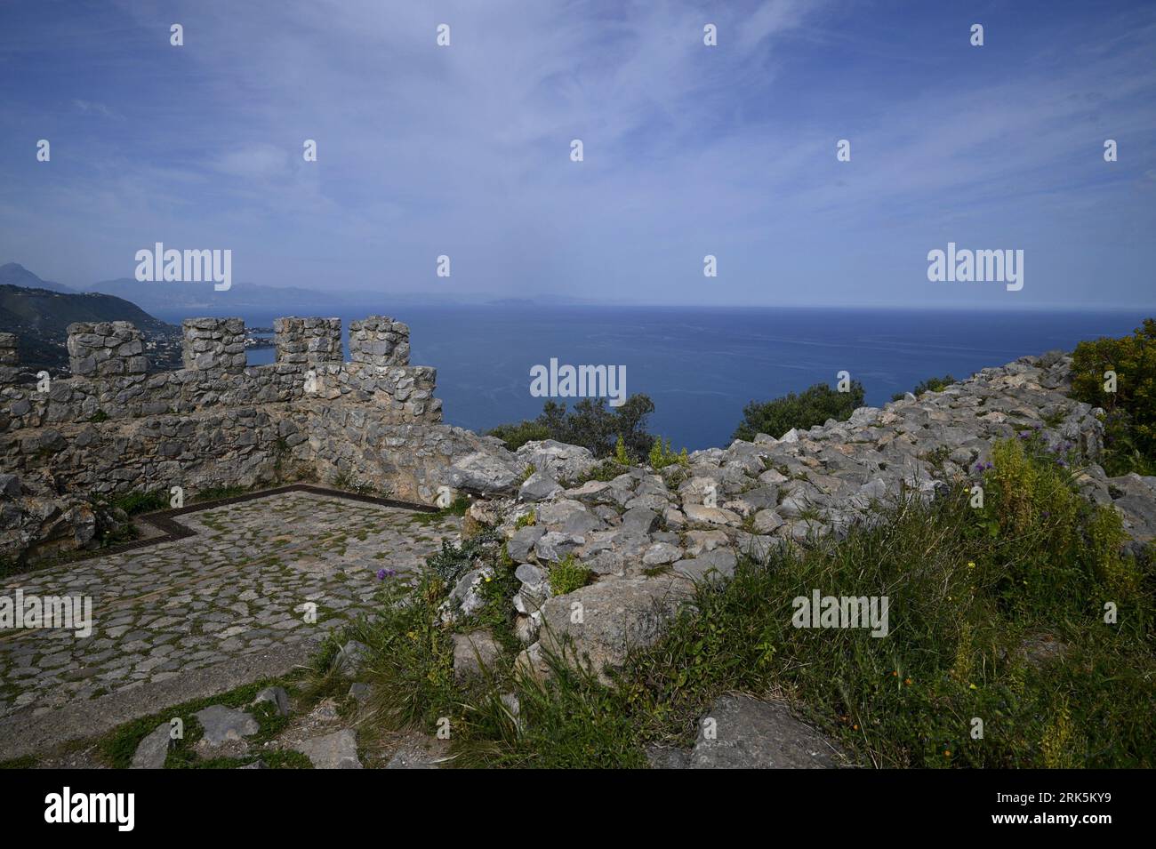 Landscape with scenic view of the ancient fortified archaeological site ...