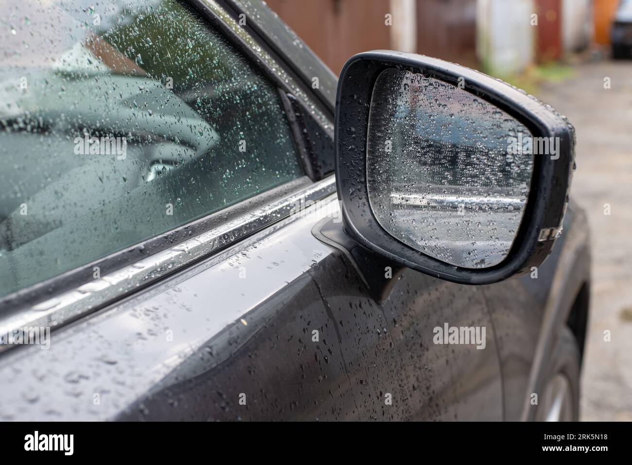 Wet car door hi-res stock photography and images - Alamy