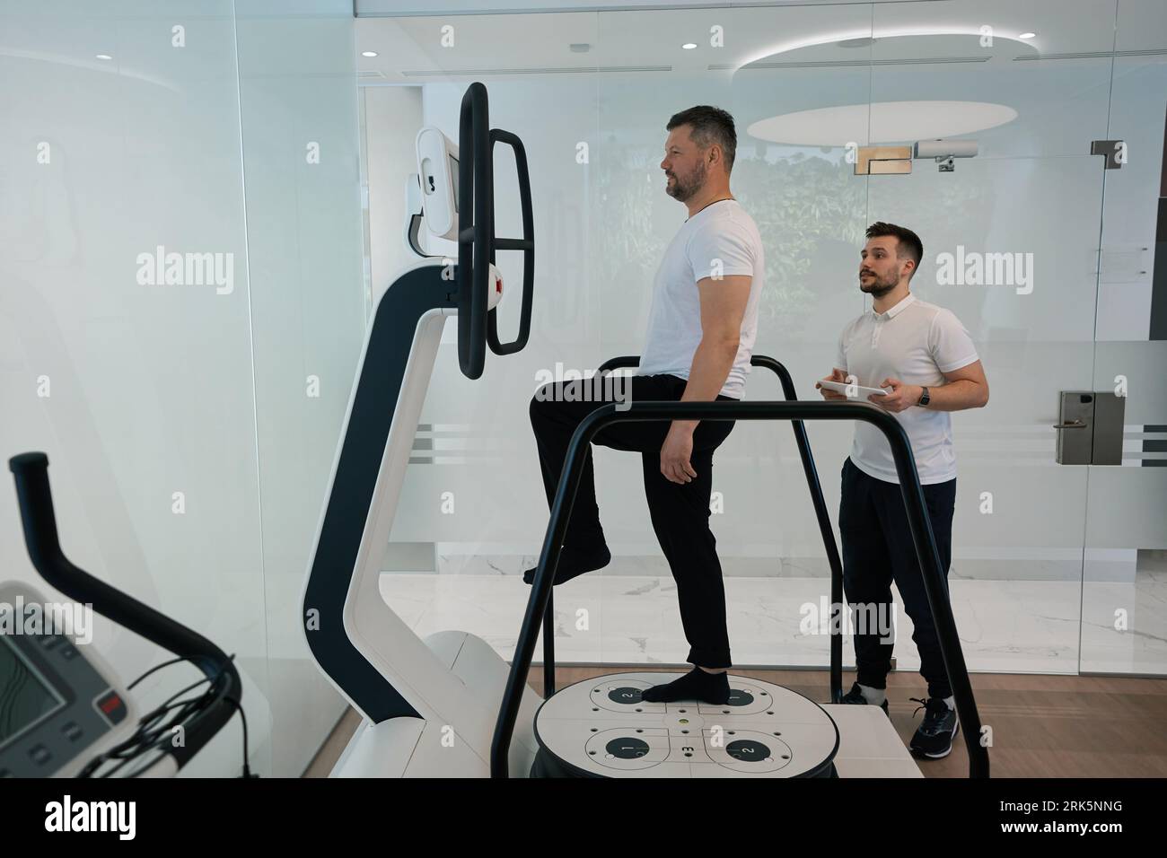 Single leg stance hi-res stock photography and images - Alamy