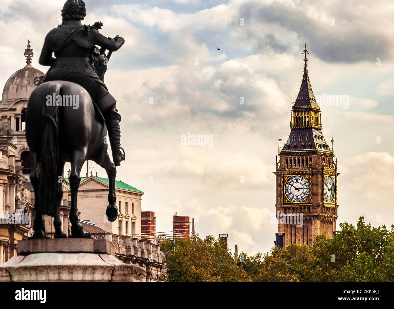 Statue elizabeth i hi-res stock photography and images - Alamy