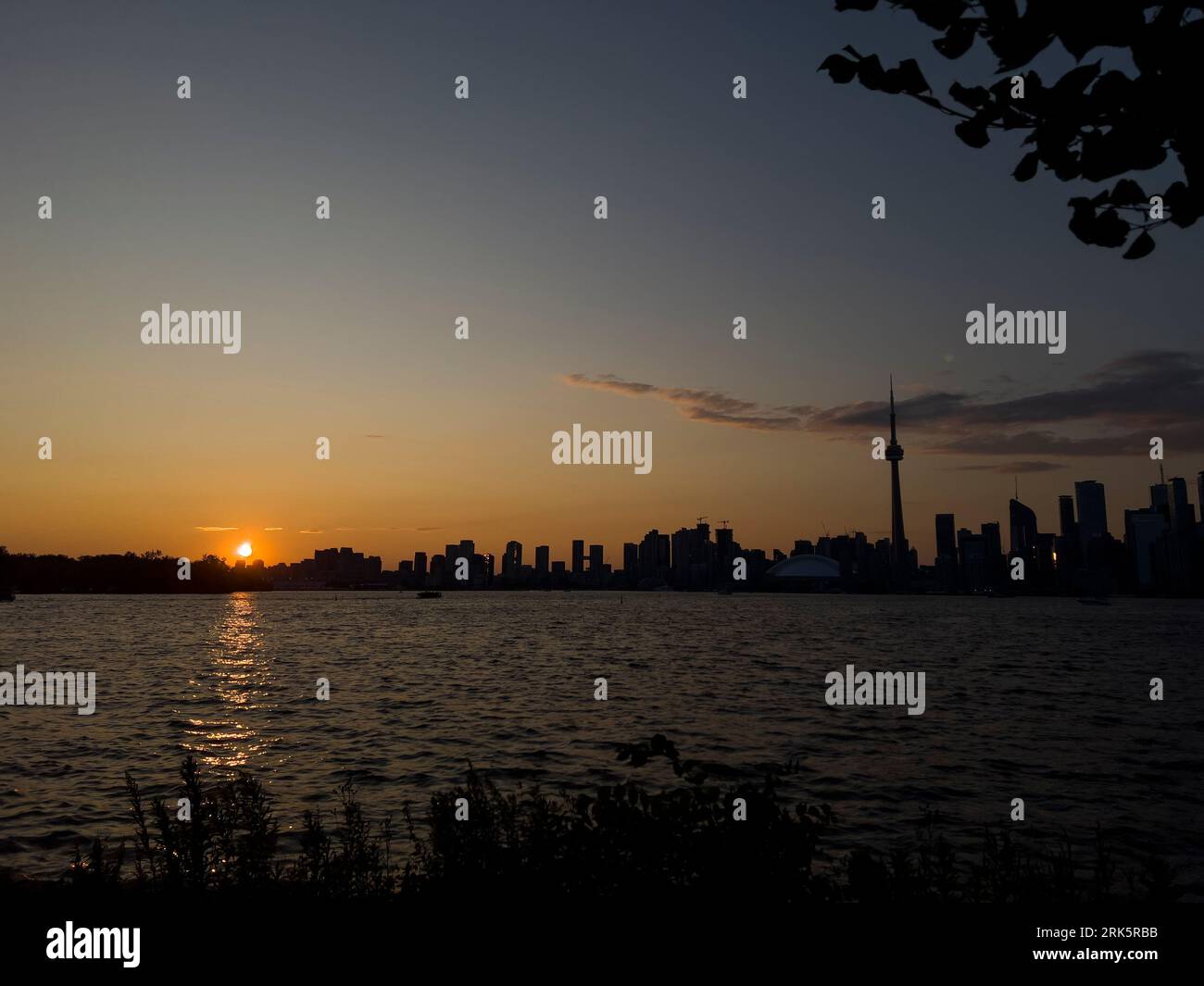 This stunning photograph captures the breathtaking skyline of Toronto ...