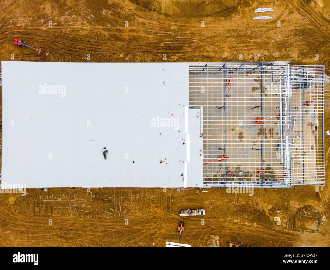 Top aerial view bulldozer loading hi-res stock photography and images ...