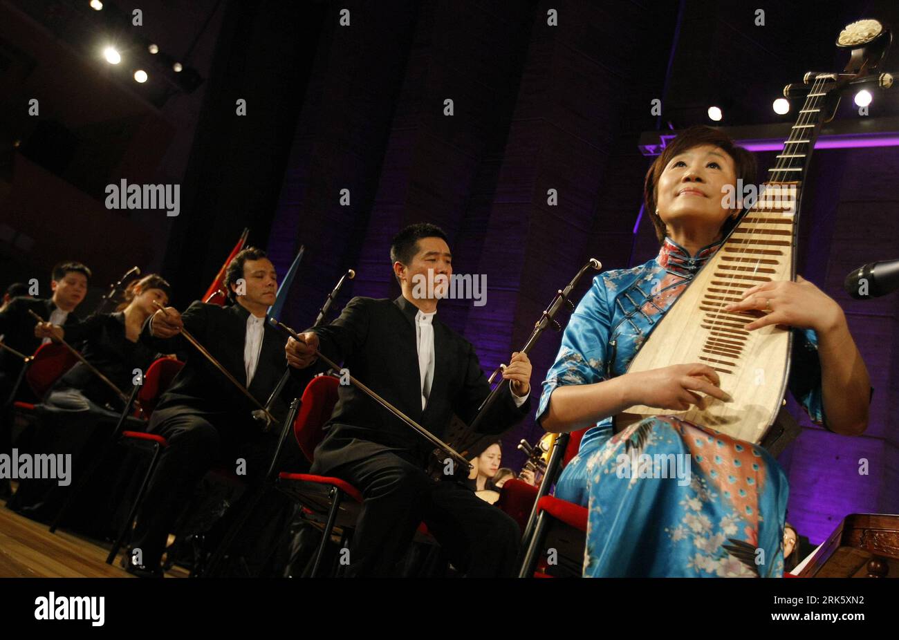 Plucked string instrument hi-res stock photography and images - Alamy