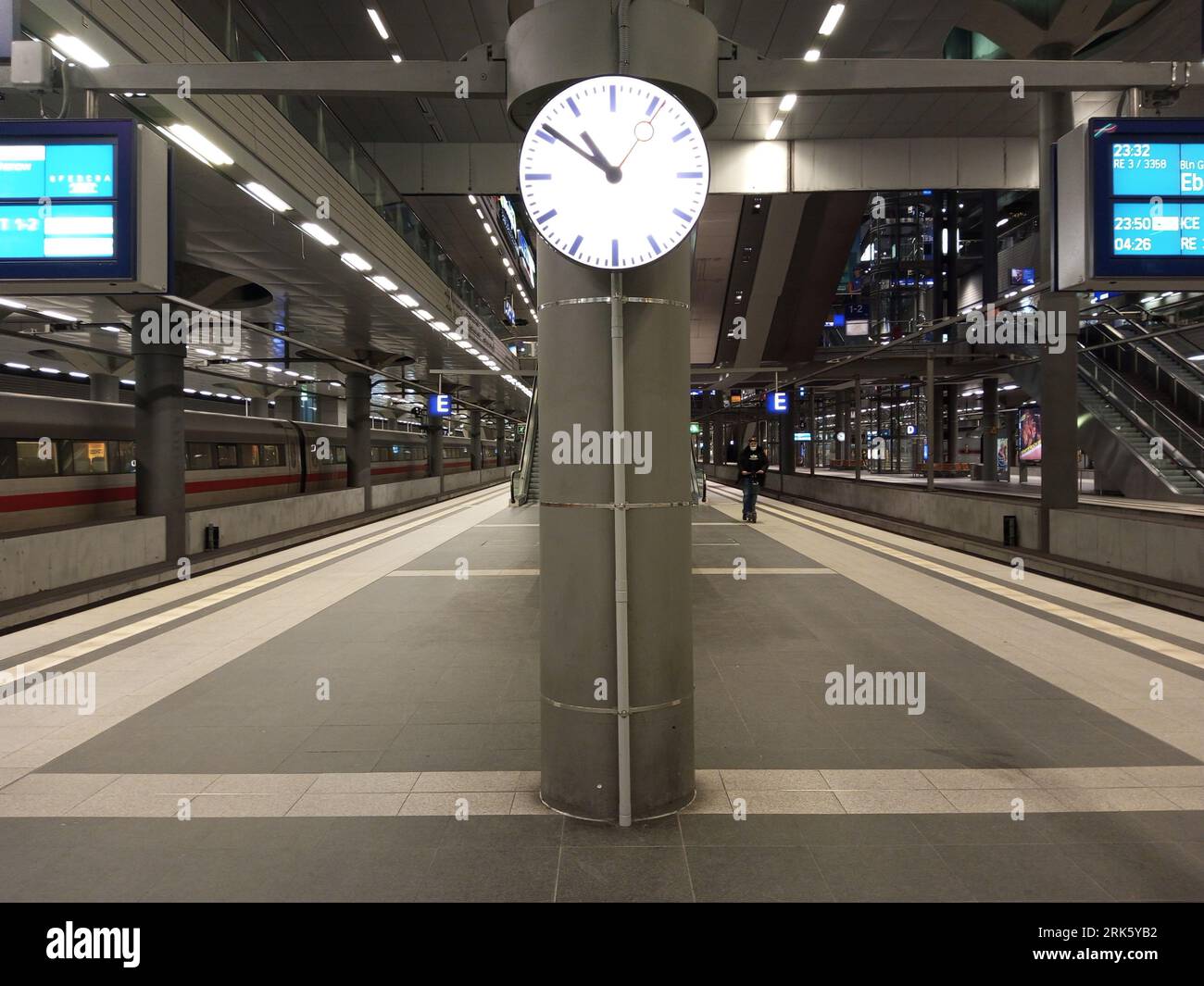 Clockwork train hi-res stock photography and images - Alamy