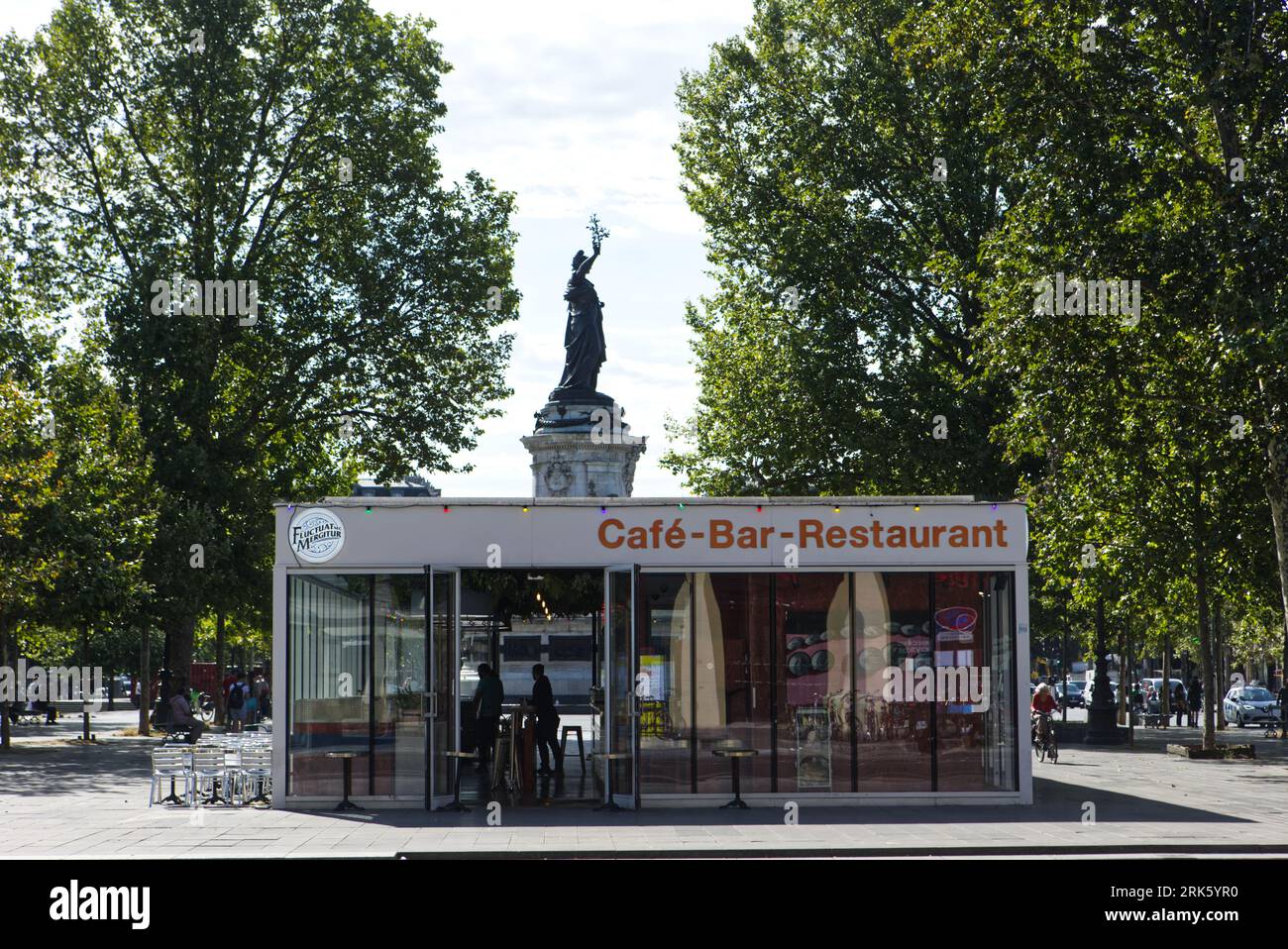 Café de l hi-res stock photography and images - Alamy