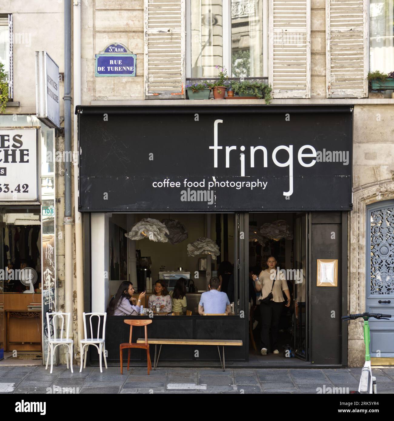 Paris, local shops Stock Photo - Alamy