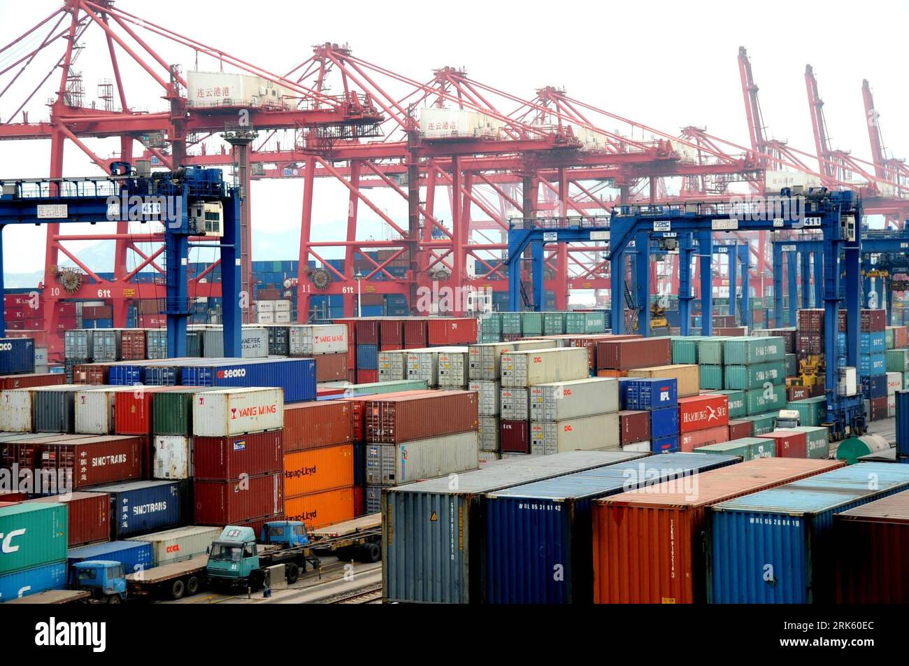 Stevedoring hi-res stock photography and images - Alamy