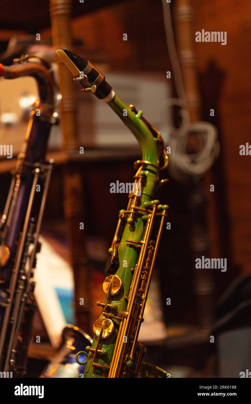 Green neck hi-res stock photography and images - Alamy