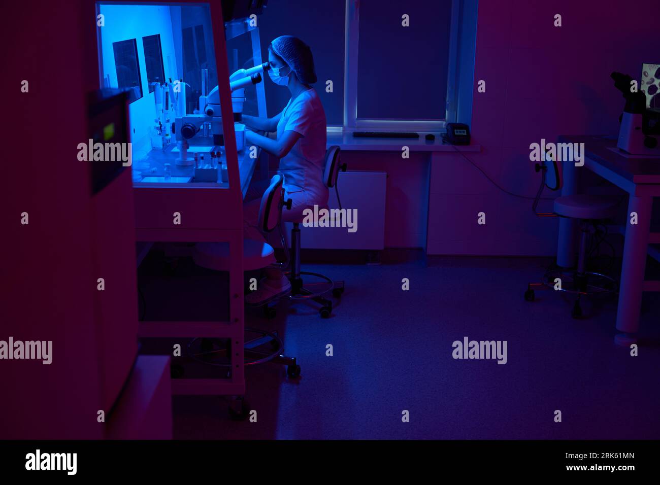 Liquid nitrogen tank for embryo hi-res stock photography and images - Alamy