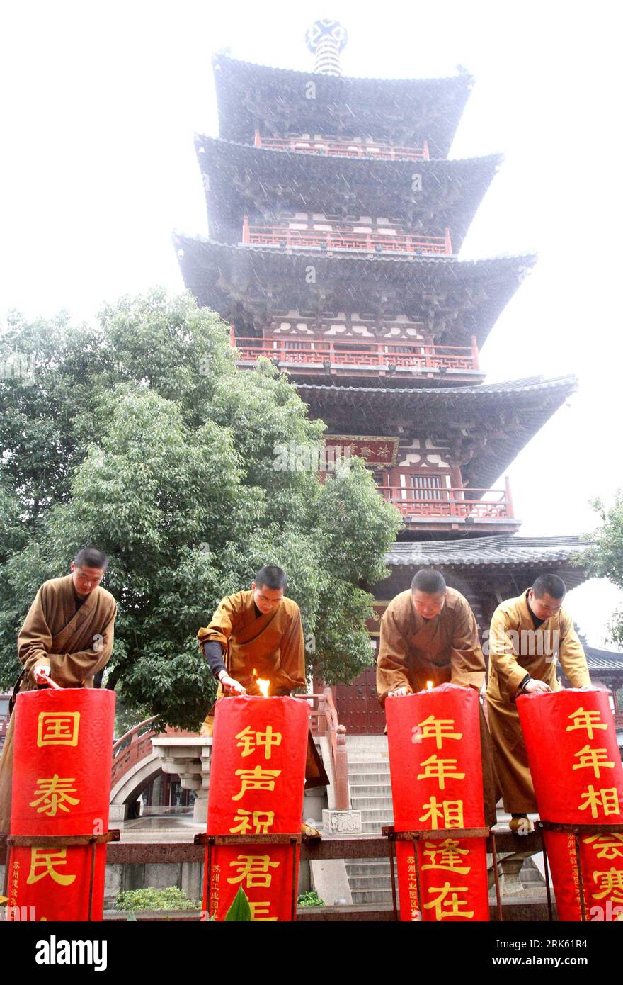Thousand year old buddhist festival hi-res stock photography and images ...