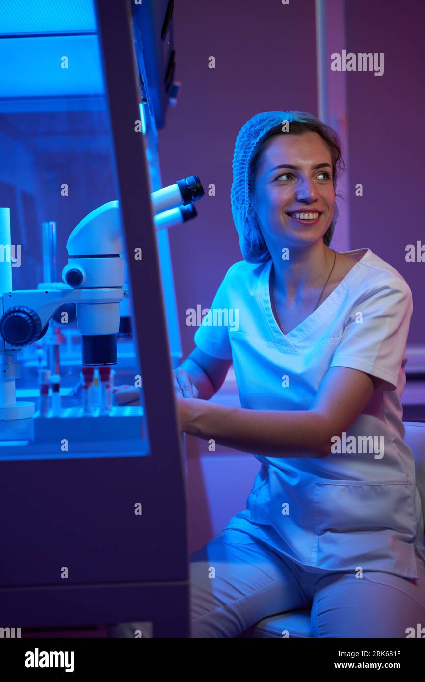 Medical laboratory assistant prepares hi-res stock photography and ...