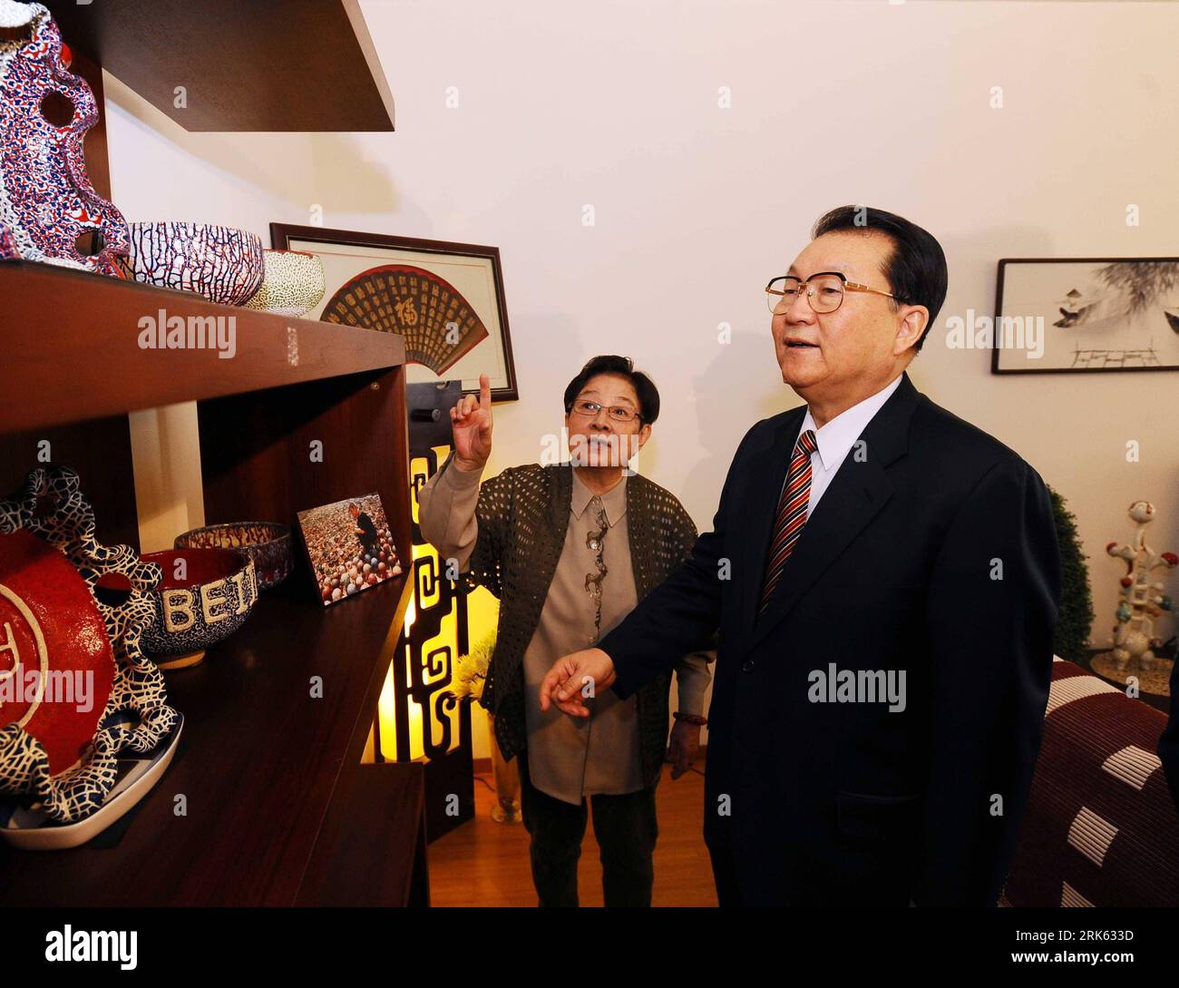 Lyi circle hi-res stock photography and images - Alamy