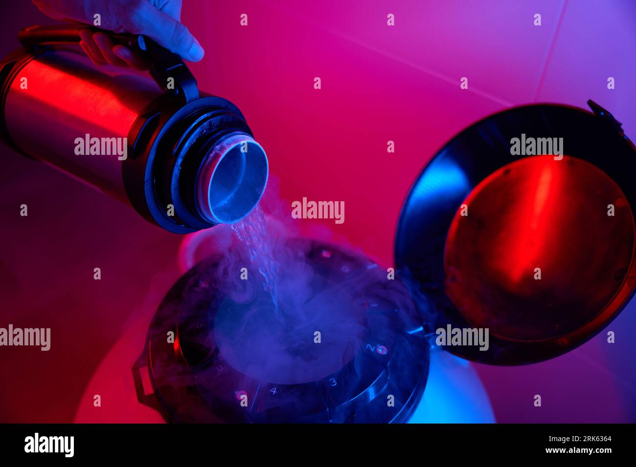 Cryo container hi-res stock photography and images - Alamy