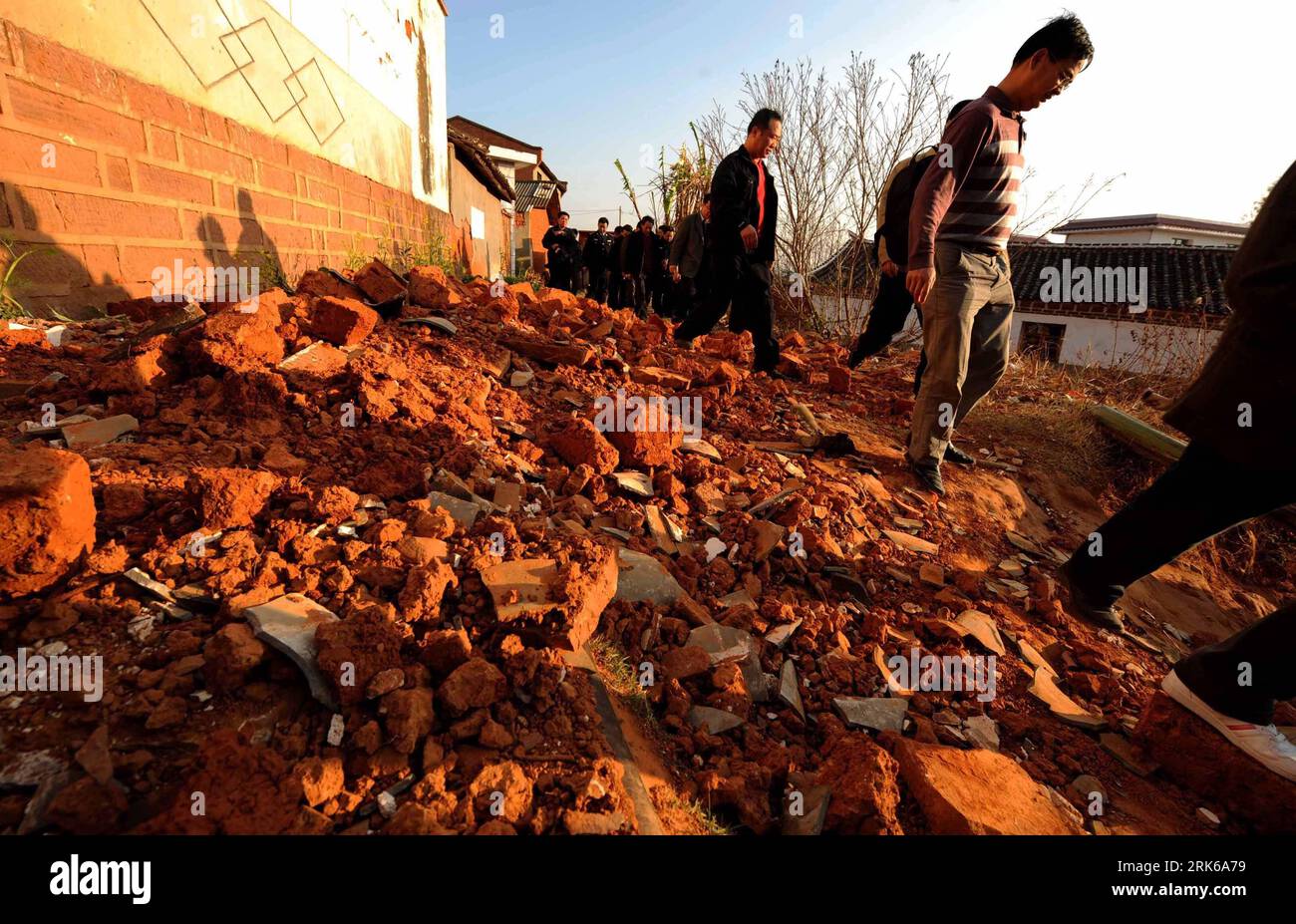 China yunan earthquake relief hi-res stock photography and images - Alamy