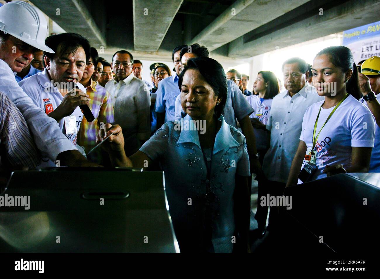 Lrt mrt hi-res stock photography and images - Alamy