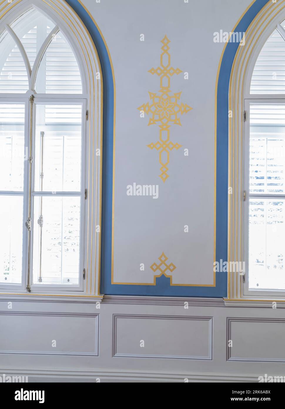 Tiled background in mosque. Dome of the mosque, oriental ornaments ...