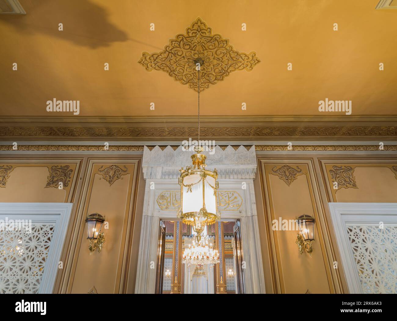 Tiled background in mosque. Dome of the mosque, oriental ornaments ...
