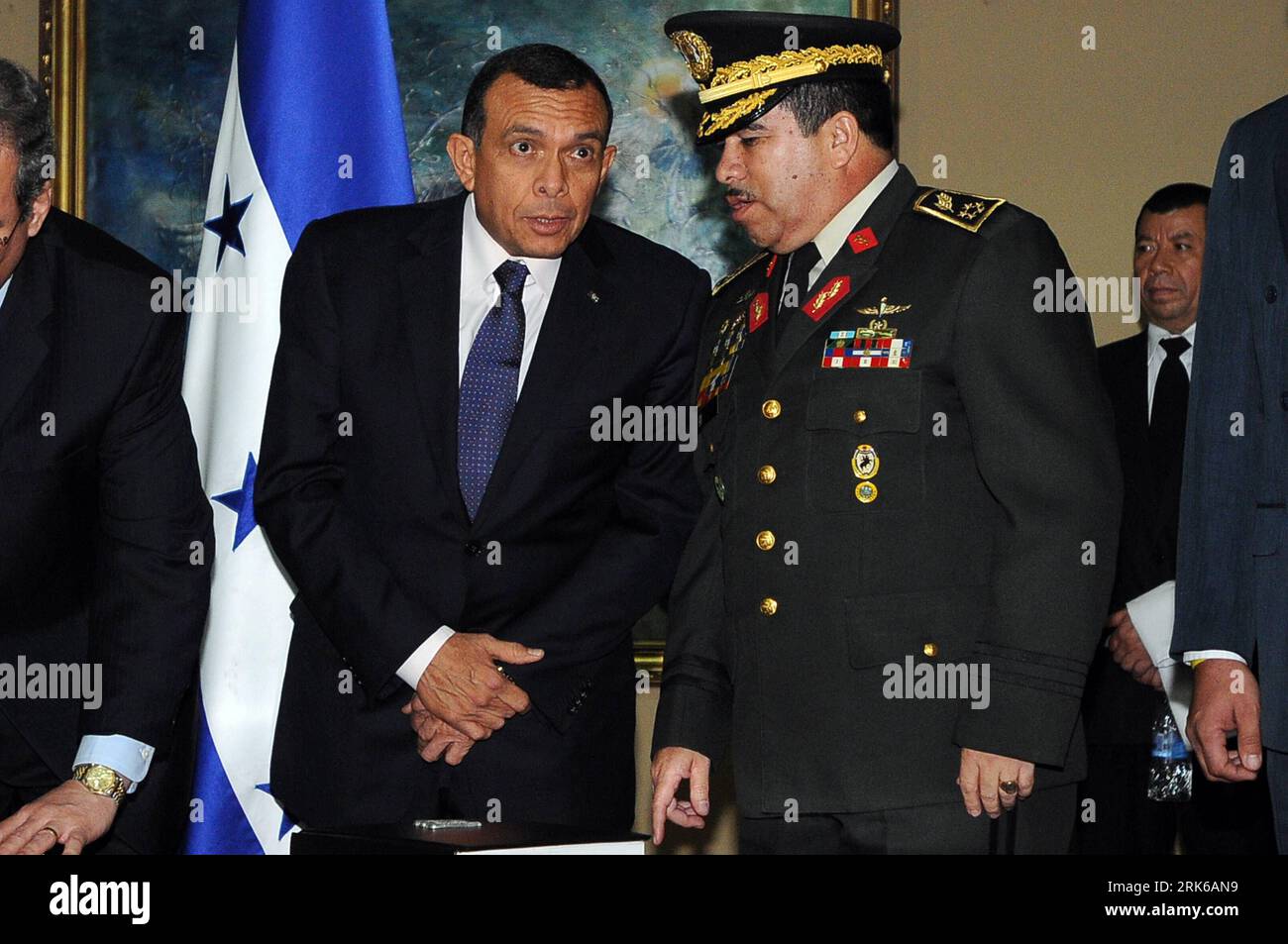 Honduran army hi-res stock photography and images - Alamy