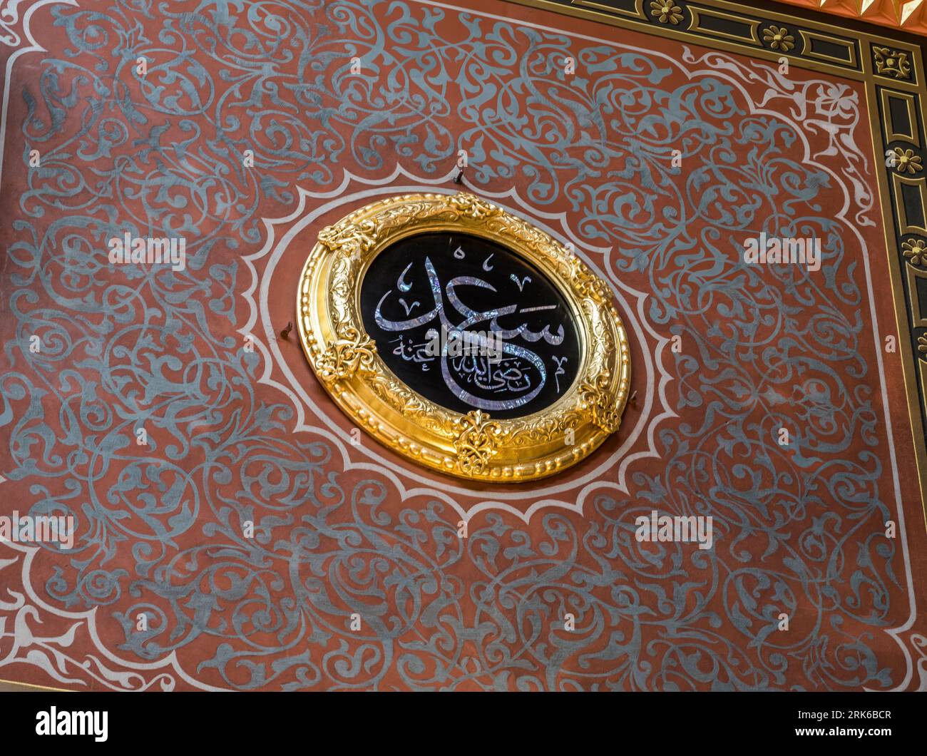 Tiled background in mosque. Dome of the mosque, oriental ornaments ...