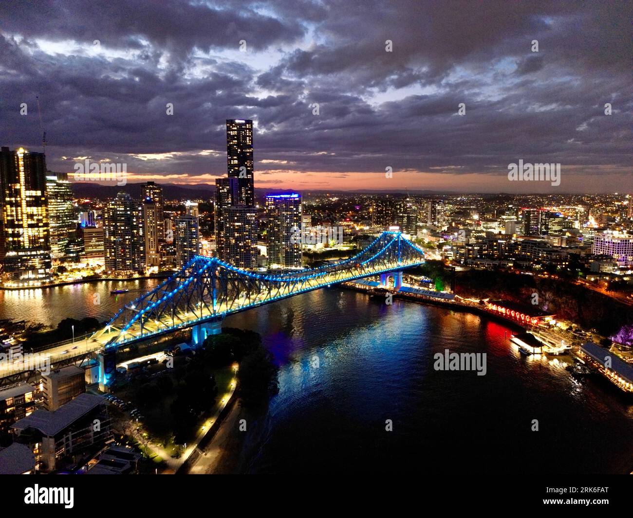 An aerial shot of Brisbane, Australia showcasing the iconic Story ...