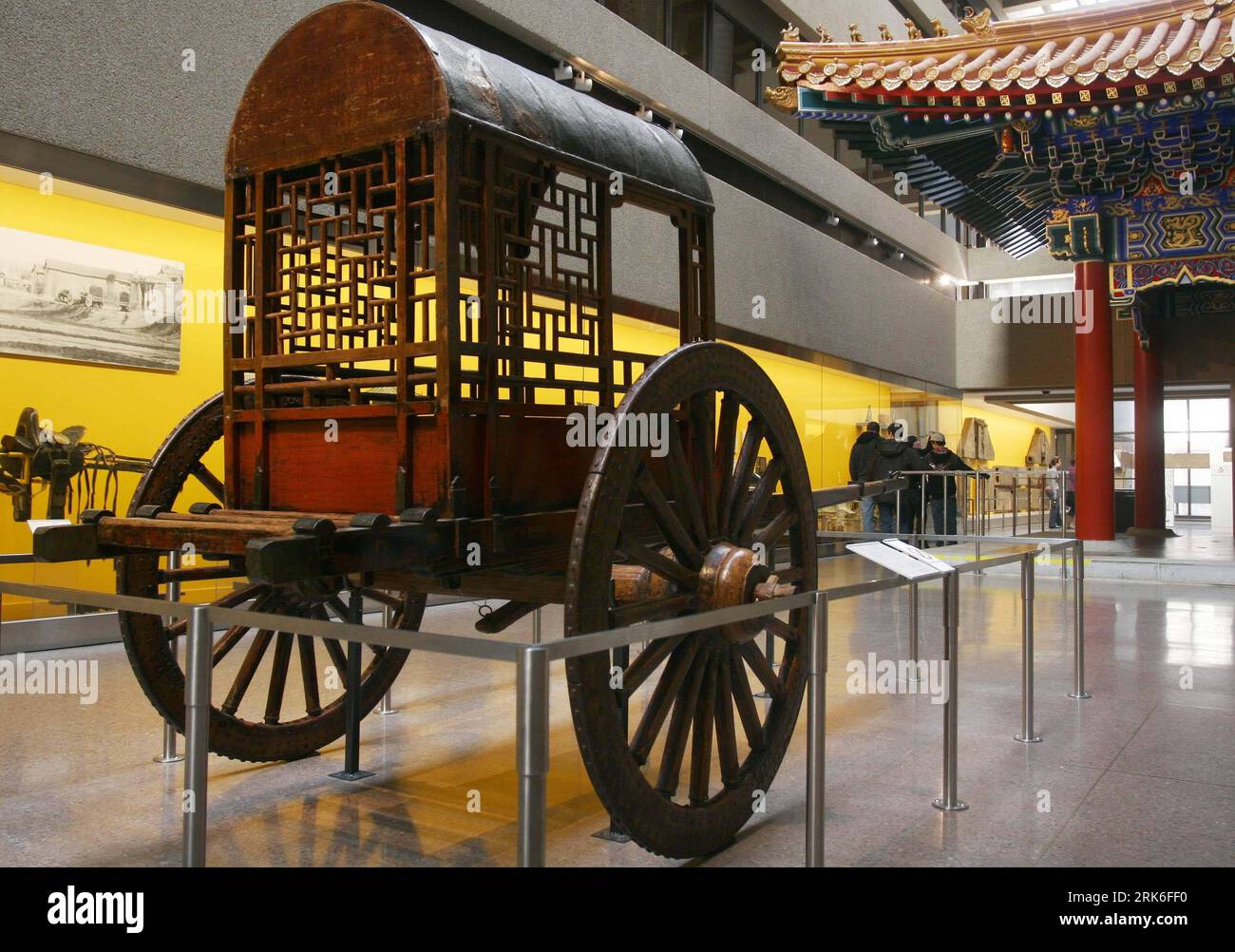 Royal ontario museum china hi-res stock photography and images - Alamy