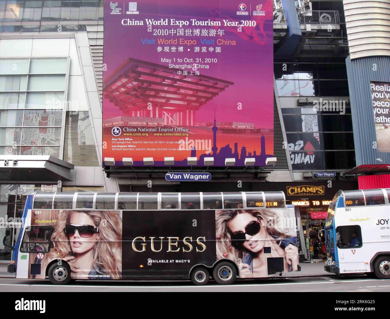 Shanghai times square hi-res stock photography and images - Alamy