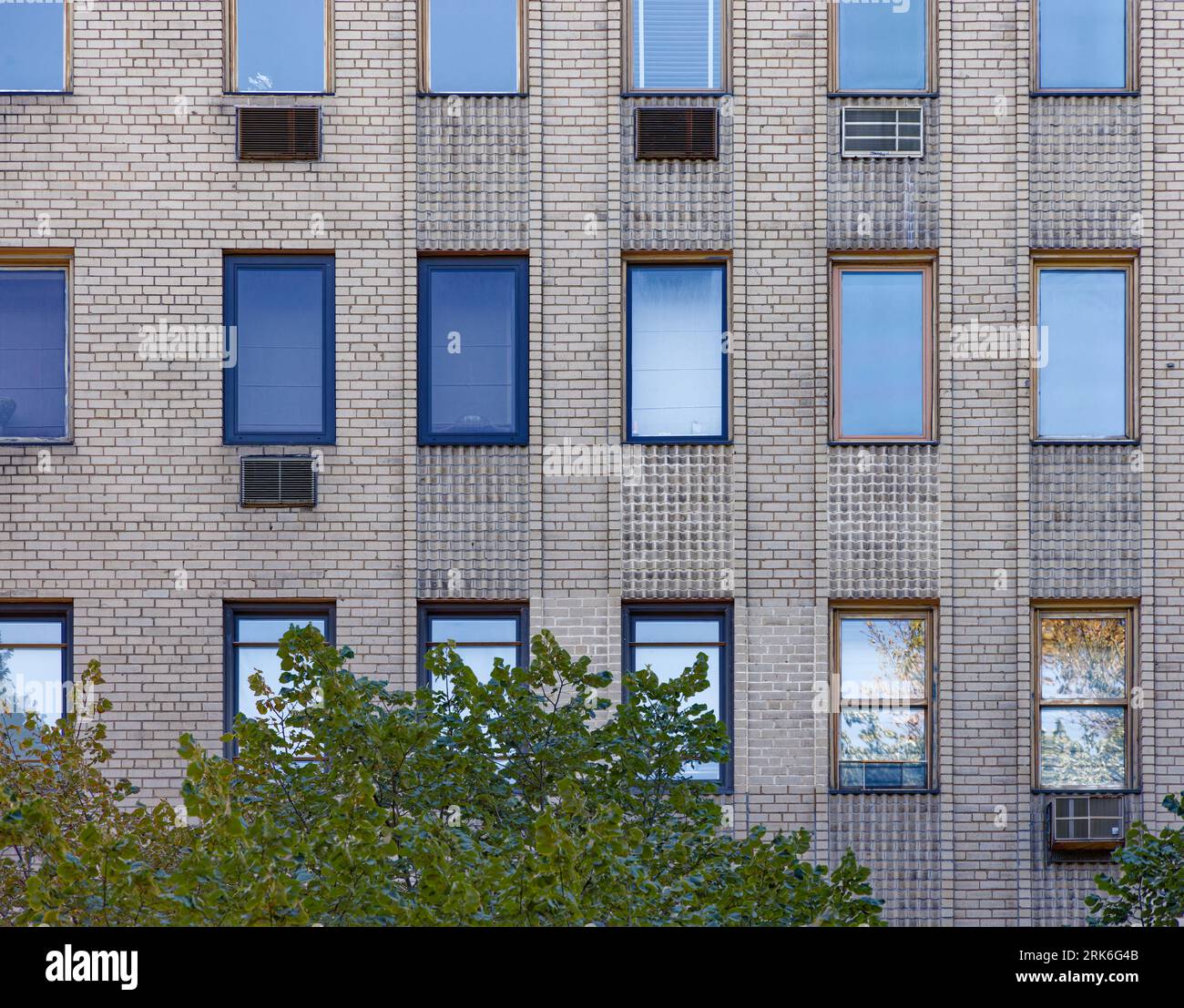 UES Historic District: Emery Roth designed 875 Fifth Avenue, a ...