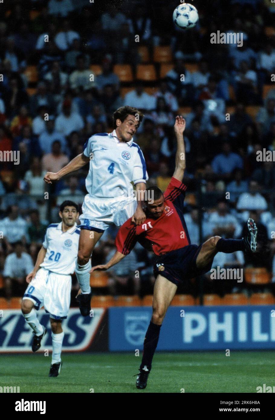 Action in the 1998 World Cup match between Spain and Paraguay Stock ...